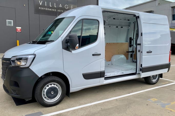 Renault Master 2020 review: L2H2 MWB manual | CarsGuide