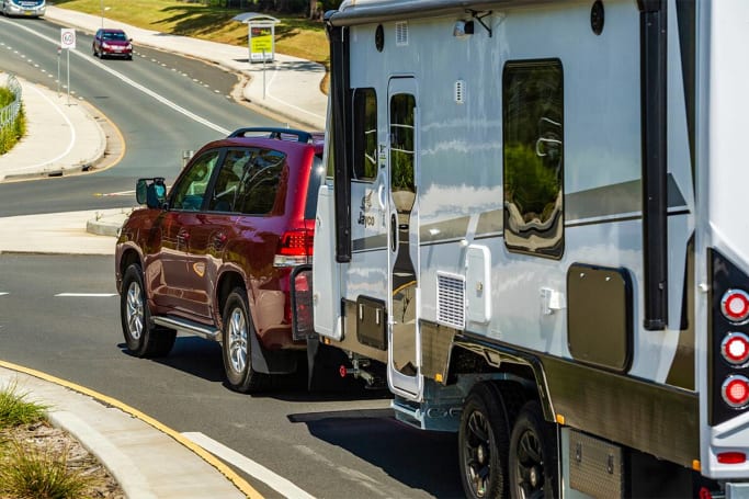 How to Level a Caravan: Should a Caravan be Level When Towing? | CarsGuide