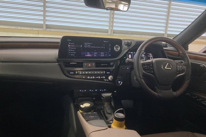 Lexus ES300H 2023 | CarsGuide