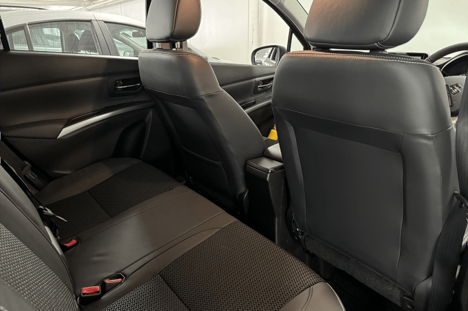 Suzuki S-Cross Boot Space, Size, Luggage Capacity & Cargo Volume ...