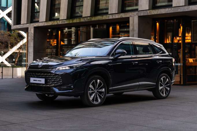 MG HS 2025 review: Is the next-gen Chinese family SUV a genuine Toyota ...