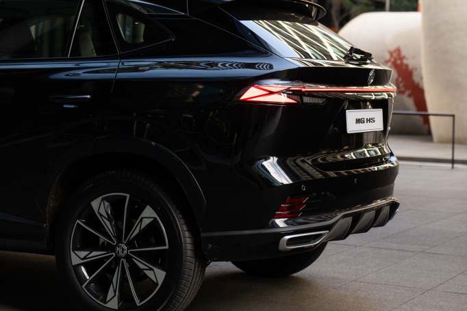 MG HS 2025 review: Is the next-gen Chinese family SUV a genuine Toyota ...