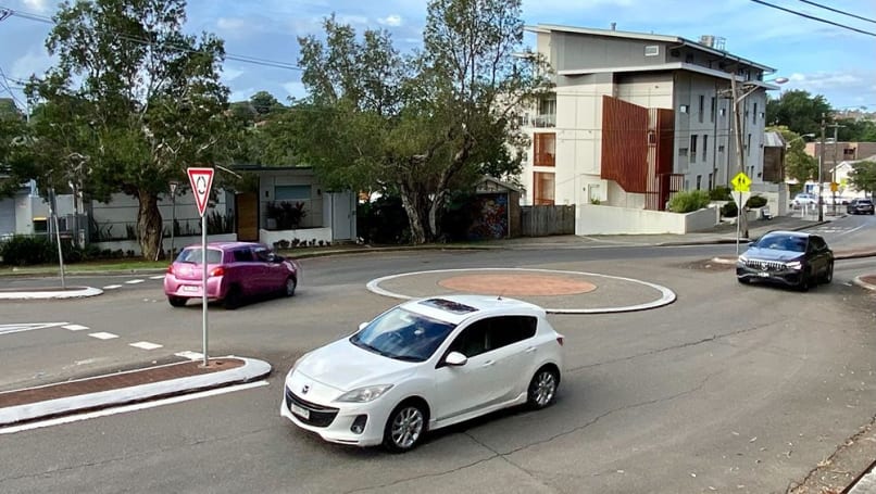 You're using roundabouts completely wrong... but keep doing it - Car ...