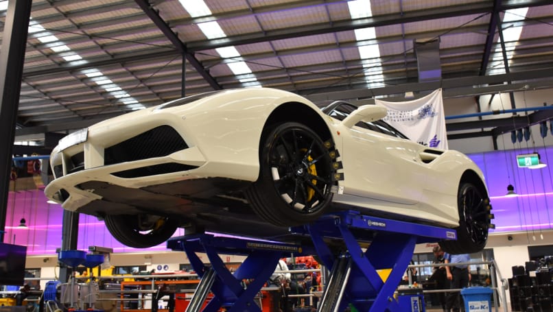 Classic muscle vs current supercar - what's underneath? | CarsGuide ...