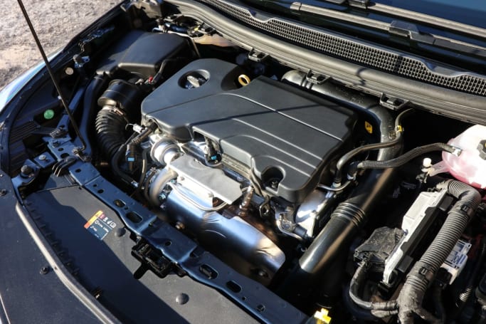 Holden Astra LT sedan 2017 review | CarsGuide