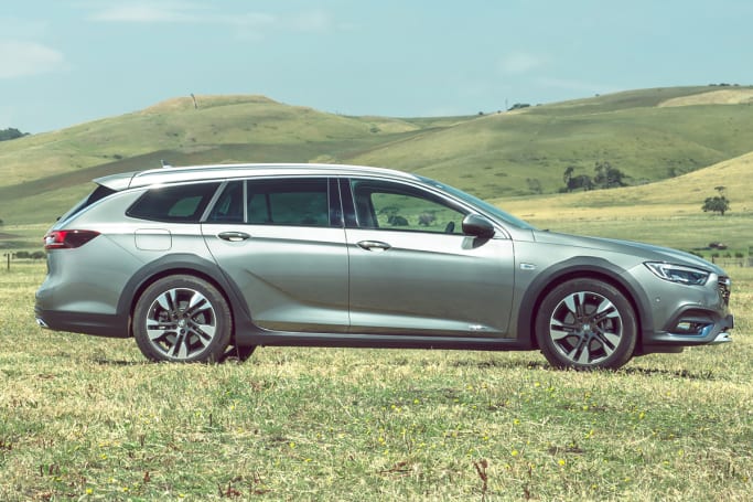 Holden Commodore 2018 review | CarsGuide