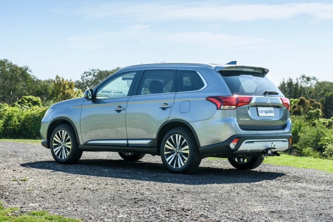 Mitsubishi Outlander 2020 review | CarsGuide