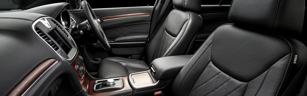 Chrysler 300 Review, For Sale, Colours, Price, Specs & Models | CarsGuide