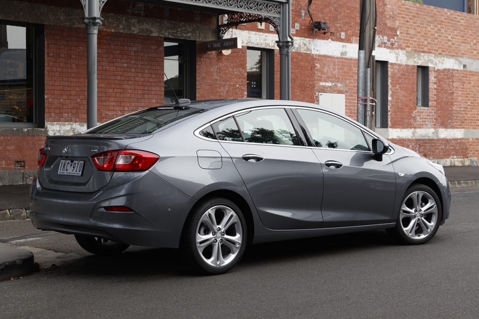 Holden Astra 2017 review | CarsGuide