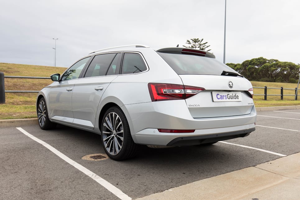 Skoda Superb Wagon 162TSI 2018 review | CarsGuide