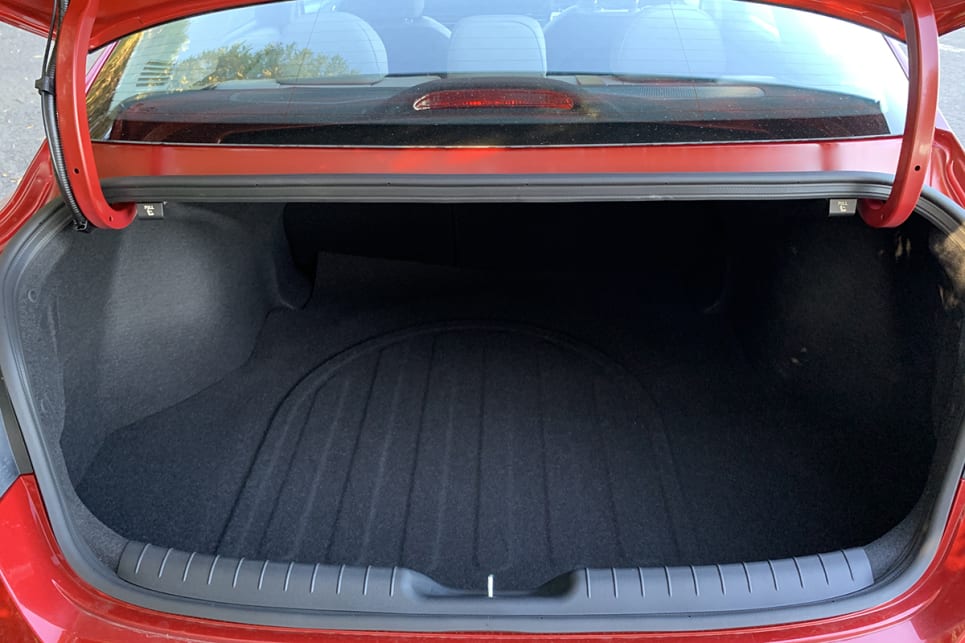 Hyundai i30 2021 review: Elite sedan - New small sedan isn't small at ...