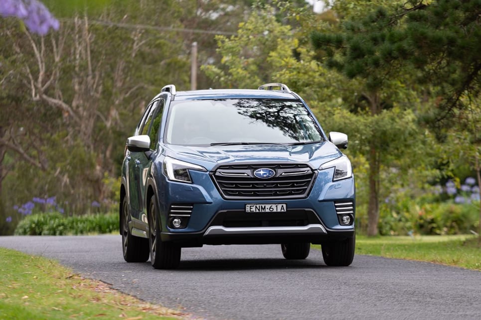 Kia Sportage vs Mitsubishi Outlander vs Subaru Forester vs Hyundai ...