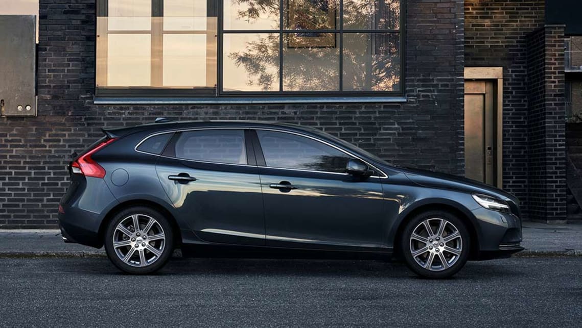 Volvo V40 D4 Inscription 2016 review | CarsGuide