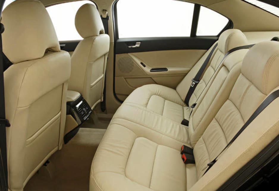 Ford Falcon 2010 Review | CarsGuide