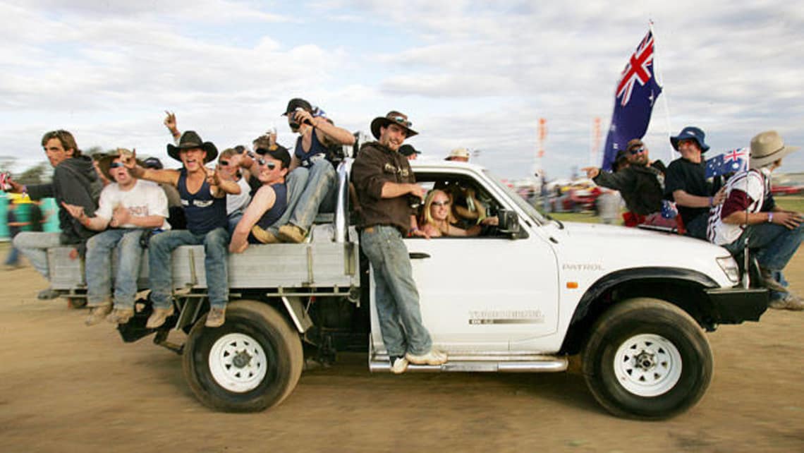 Deni utes roll to Bathurst - Car News | CarsGuide