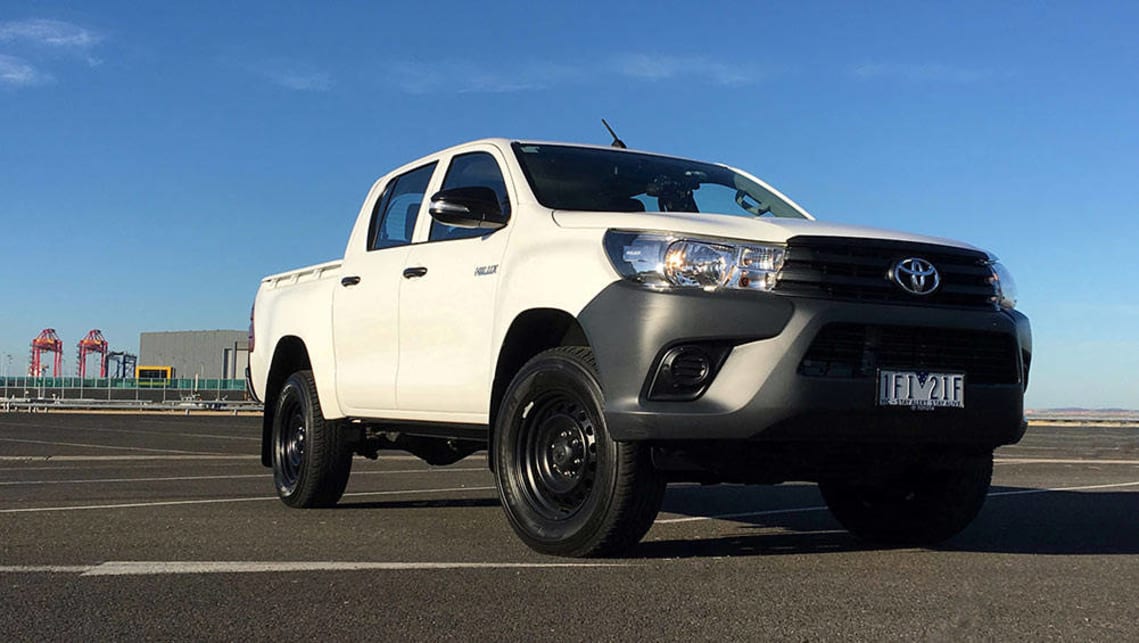Toyota HiLux Workmate 4x4 auto dual cab 2016 review | CarsGuide