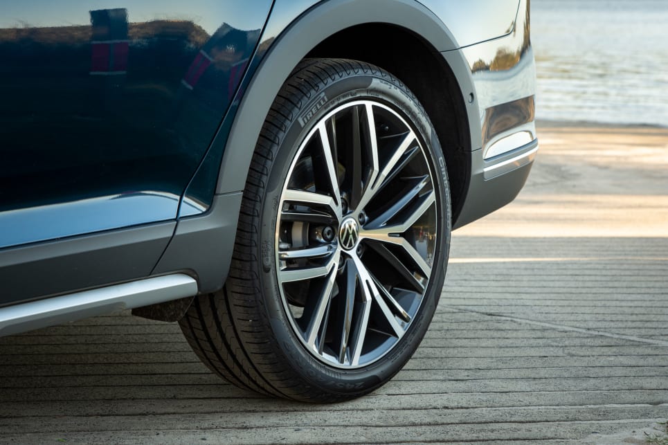 Volkswagen Passat Boot Space, Size, Luggage Capacity & Cargo Volume ...