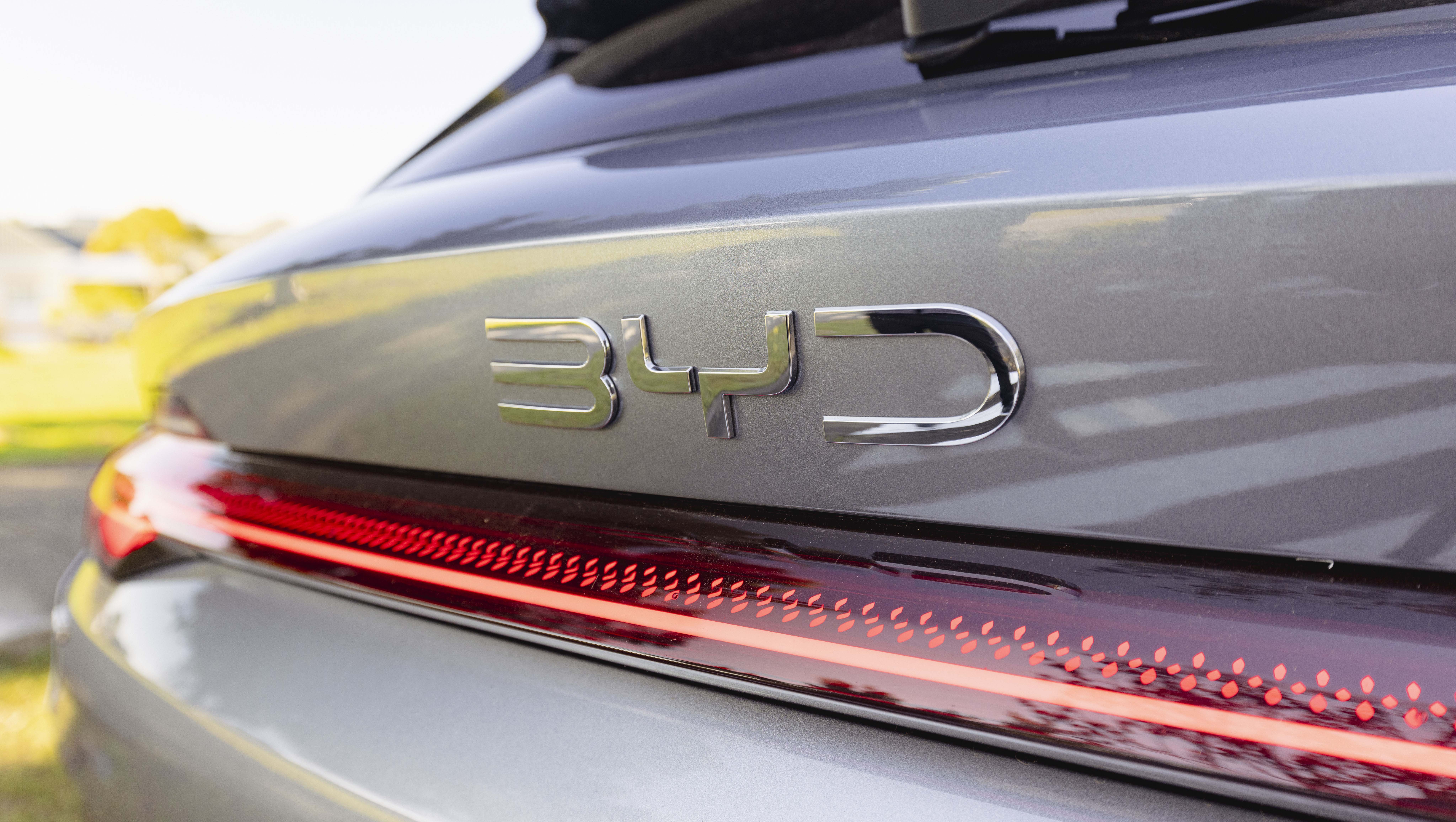 New brand's answer to BYD's runaway success: Geely debuts new plug-in ...