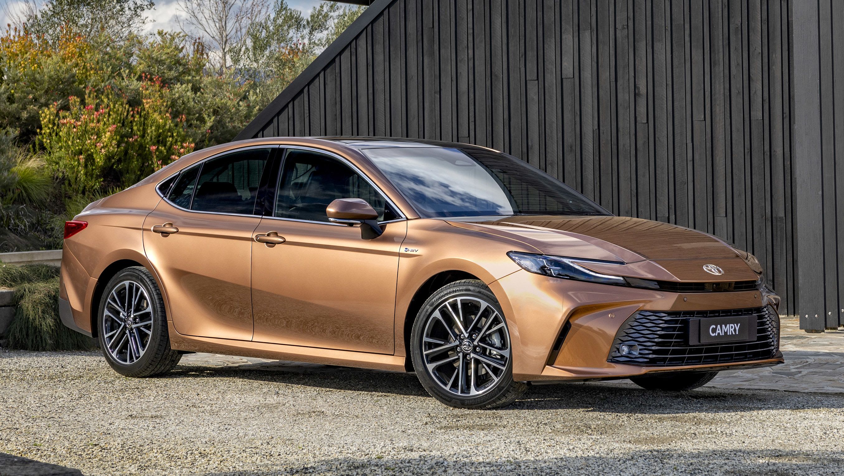 Toyota Camry SL Hybrid 2025 review: snapshot – Top-spec hybrid sedan ready to battle Honda ...