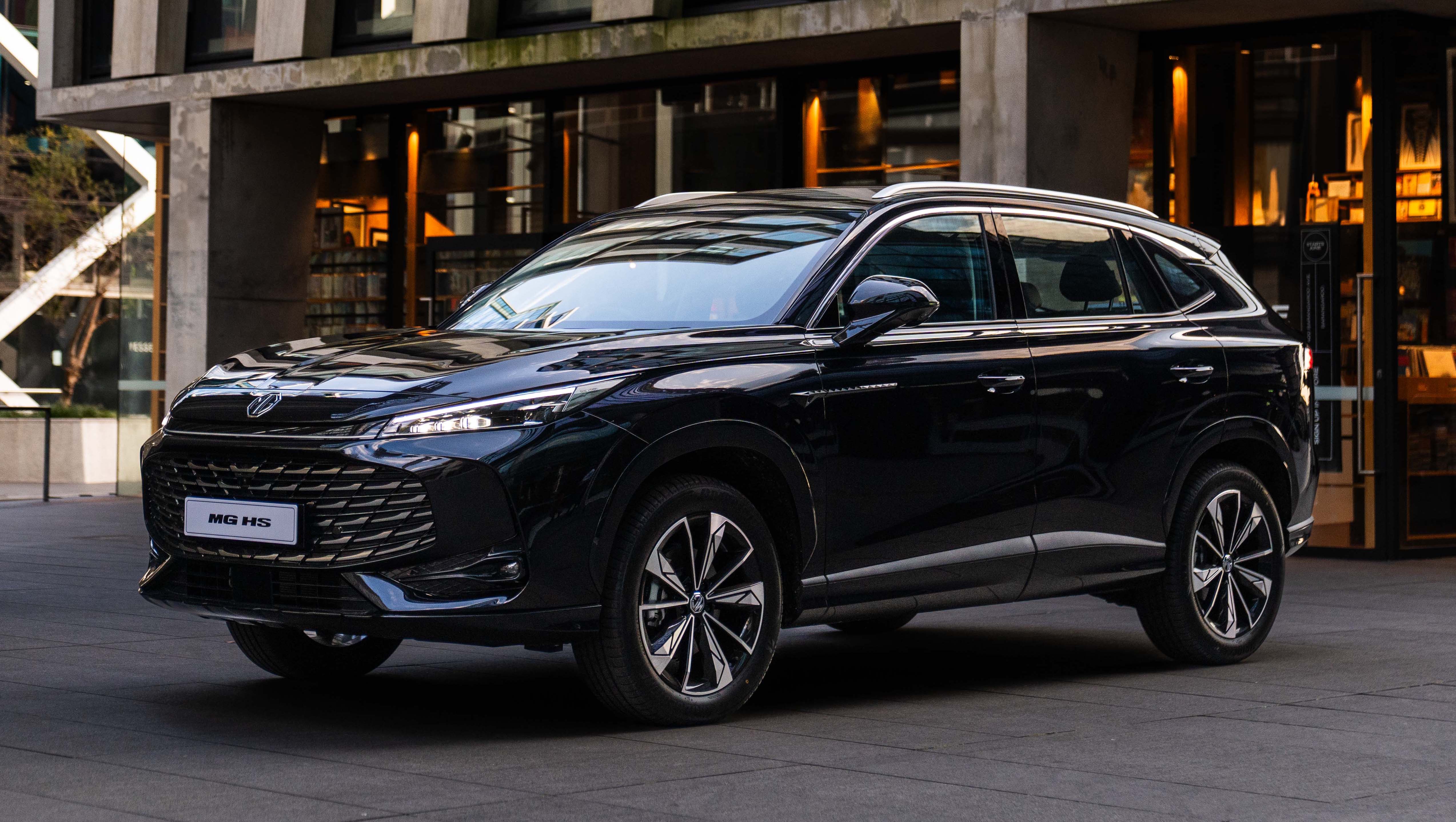 MG HS Vibe 2025 review: snapshot – Entry-level mid-size SUV in upgrade ...