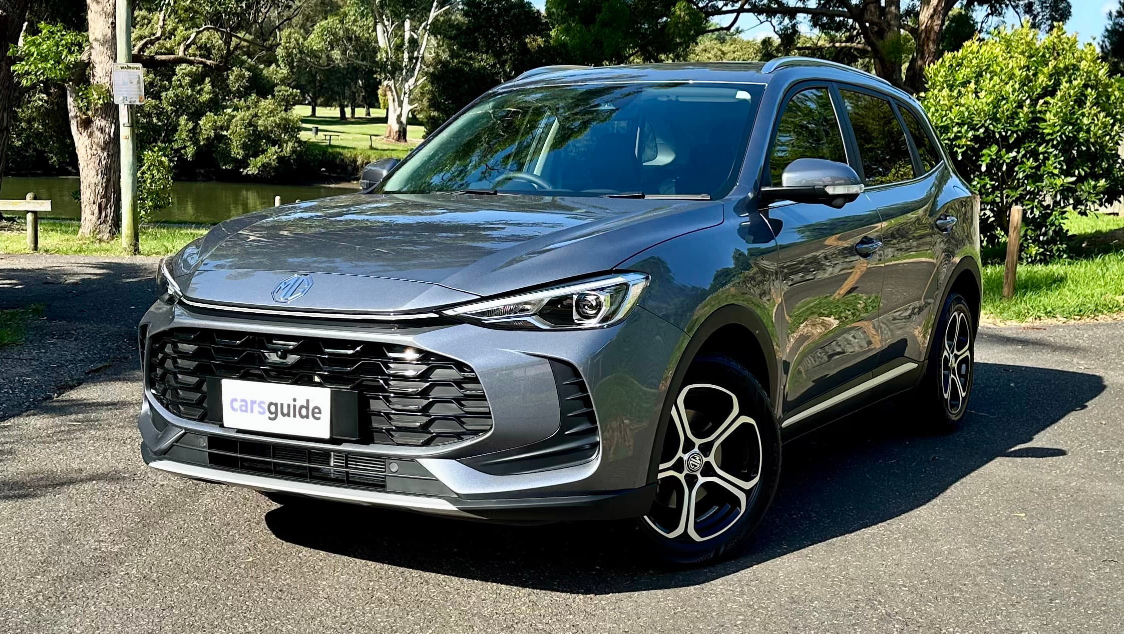 MG ZS 2025 review: Essence petrol – Budget-friendly small SUV to rival ...