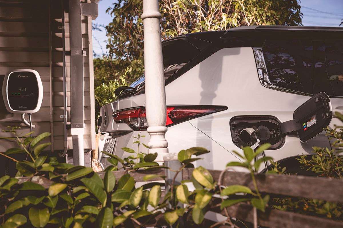 Living with Mitsubishi Outlander and solar panels | CarsGuide