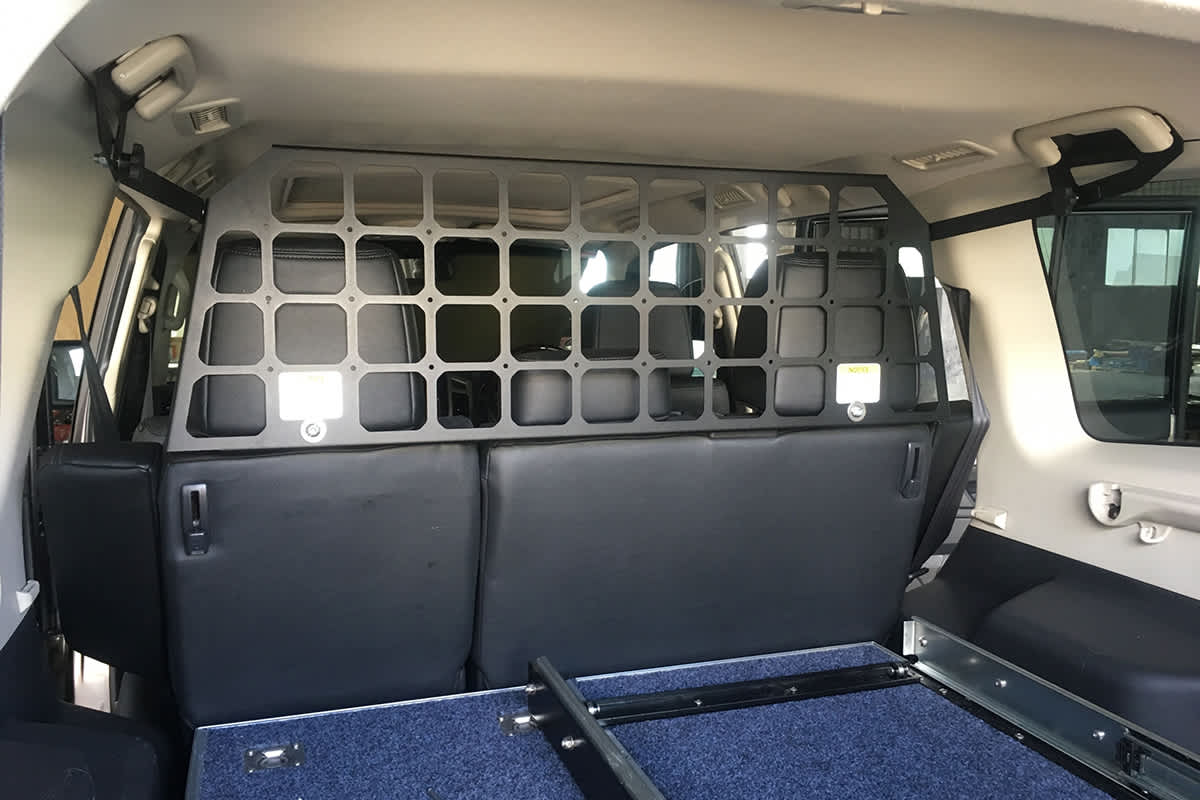 How to choose the best dog barrier for your car | Narromine, NSW