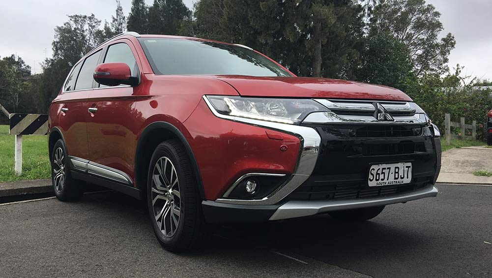 Mitsubishi Outlander 2017 review | CarsGuide