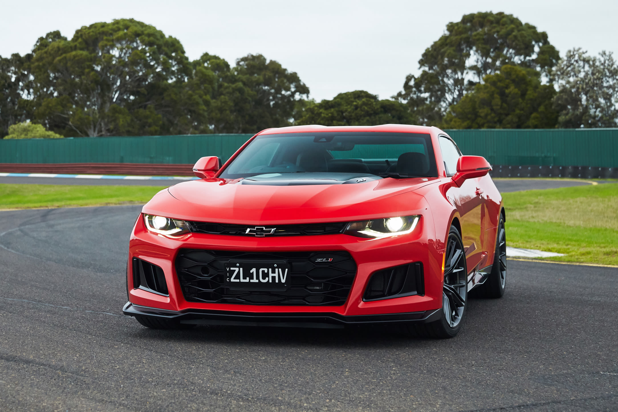 Chevrolet Camaro ZL1 2019 review | CarsGuide