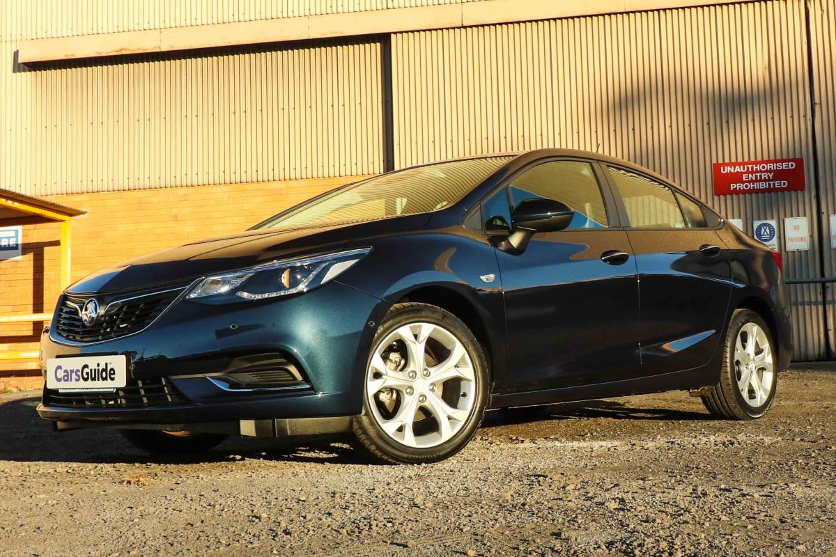 Holden Astra LT sedan 2017 review | CarsGuide