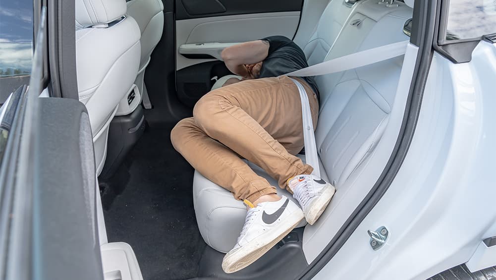 Is it Illegal to Lay Down in the Backseat of a Car While Driving ...