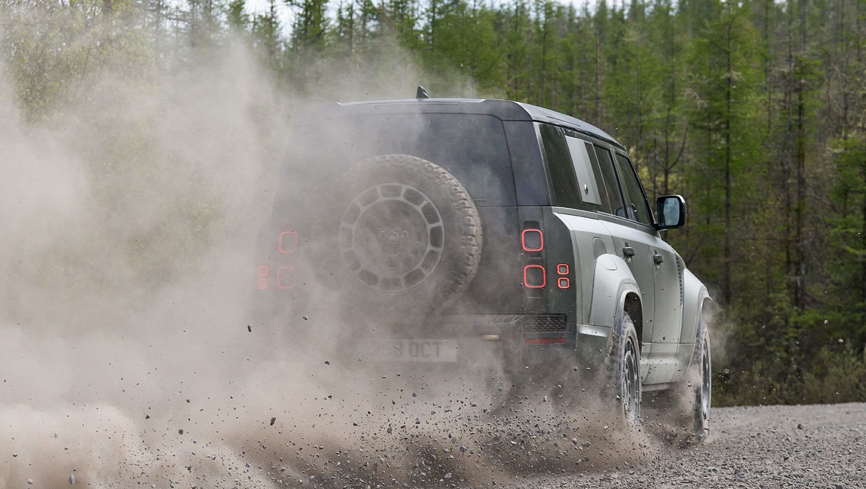 Watch out Toyota LandCruiser 300 and Ford Ranger Raptor: Land Rover ...